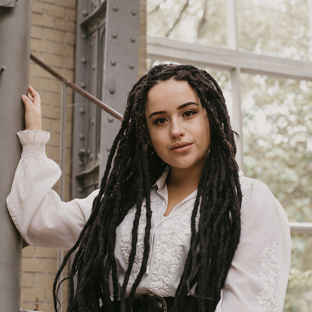 7 Tips to avoid frizz of your own hair when your Synthetic Dreads are ...